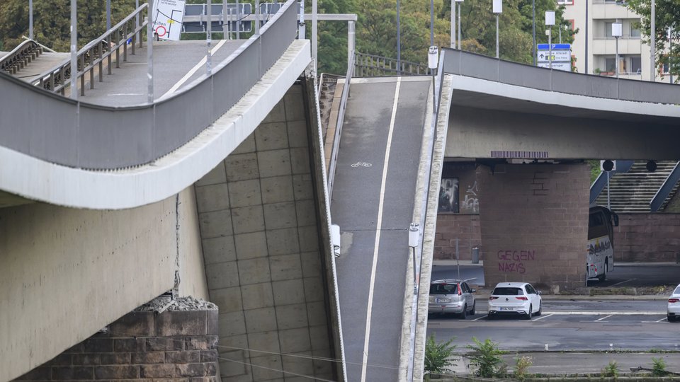 A Partial Bridge Collapse in Eastern Germany Disrupts Traffic. No One ...