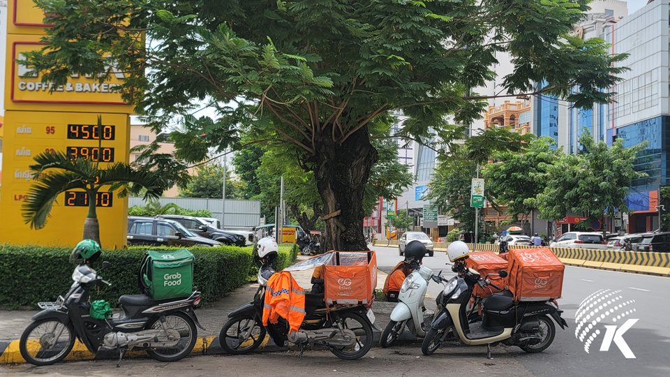 Food Delivery Drivers See Their Future as Risky, Uncertain | Kiripost