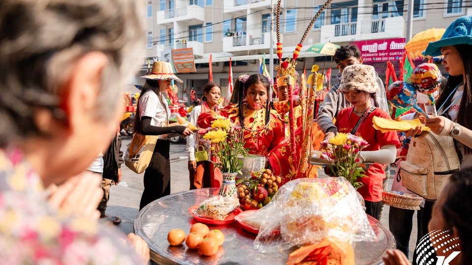 Phnom Penh Comes Alive in Vibrant Neak Ta Celebrations | Kiripost