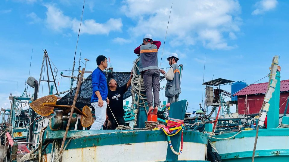 Plans to Deploy 1,600 Solar-Powered VMS Units on Fishing Boats to Boost ...